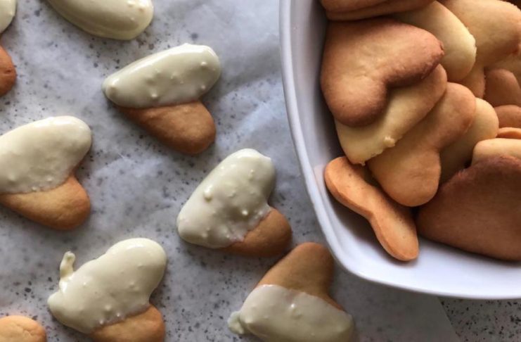 Biscotti da tè semplici e veloci per l'appuntamento del pomeriggio